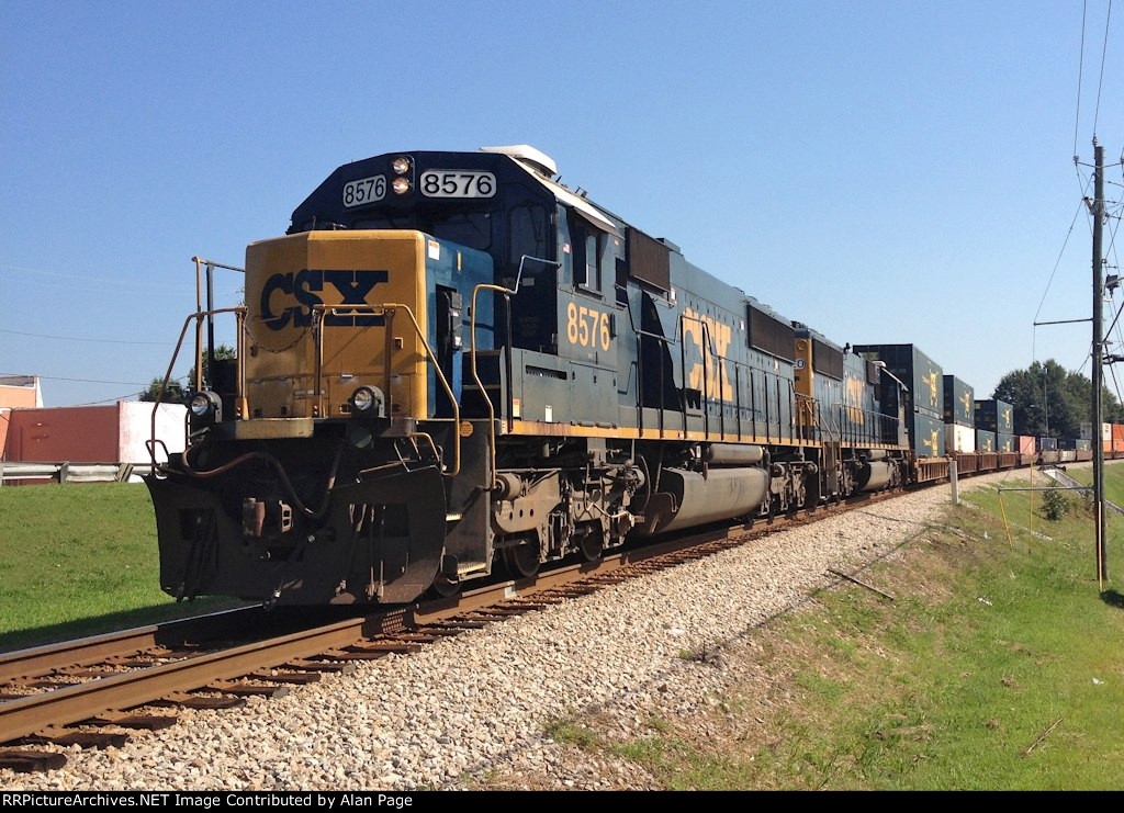 CSX SD50-2's 8576 and 8520 wait for green